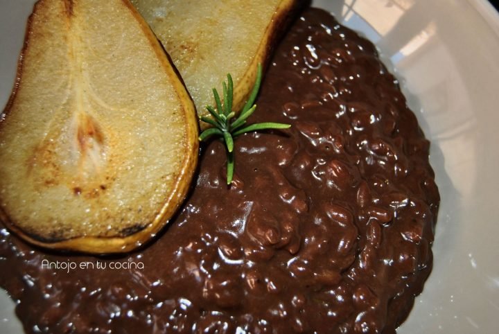 Chocolate and rosemary risotto with fried pears in coconut oil - Antojo ...