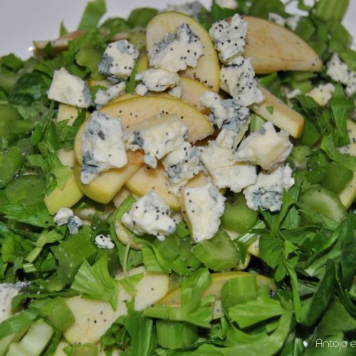Ensalada de apio, manzana y queso azul - Antojo en tu cocina