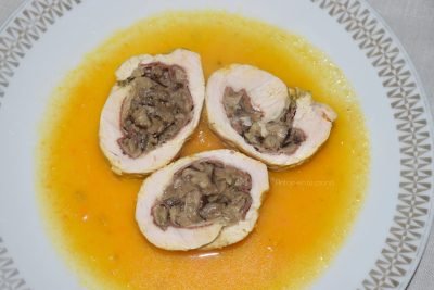 Pechuga de pavo rellena de jamón serrano y setas - Antojo en tu cocina